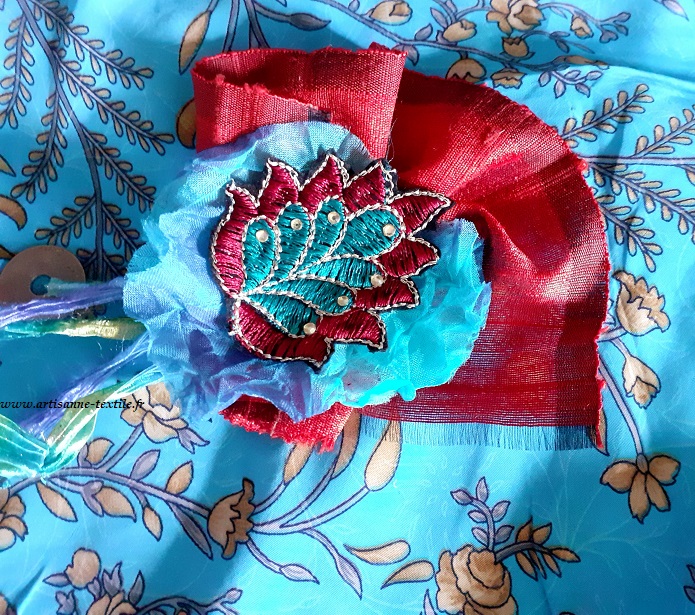 Broches textiles brodées et sacs origamis | ArtisAnne Textile